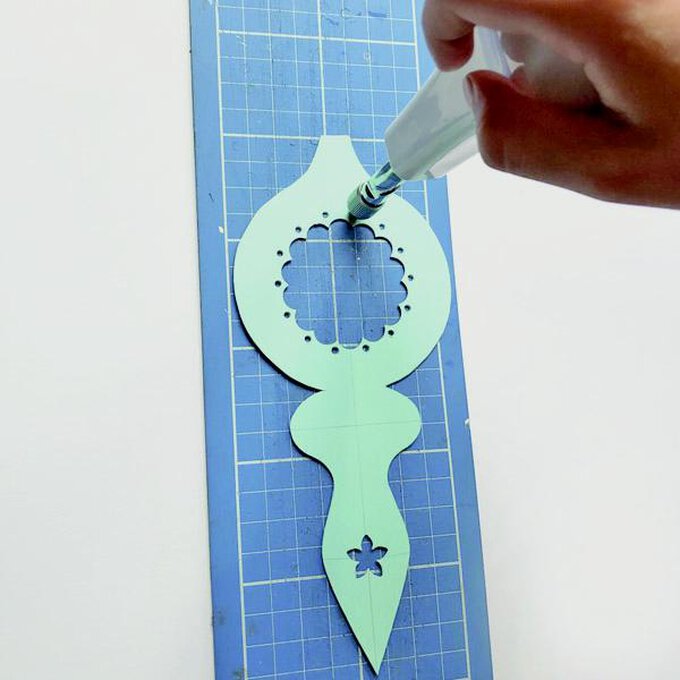 How to Make Vintage Paper Baubles | Hobbycraft