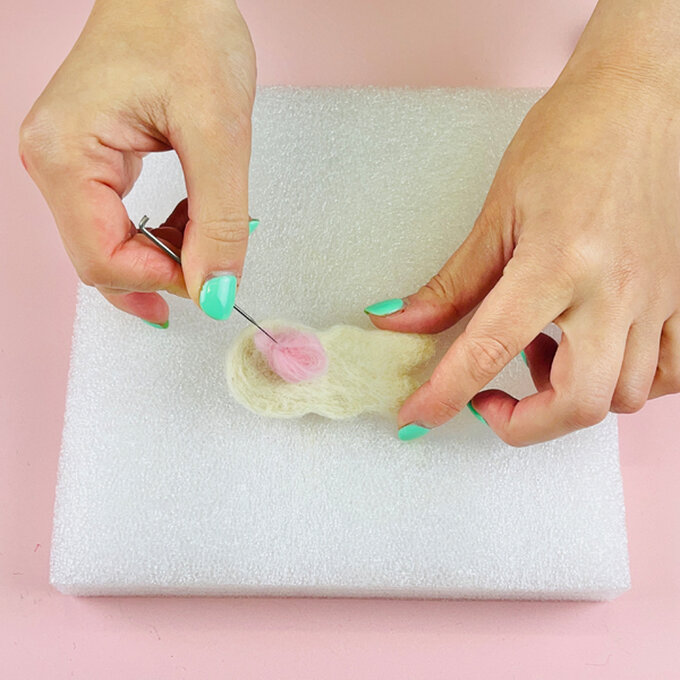 How to Make Needle Felted Easter Decorations | Hobbycraft