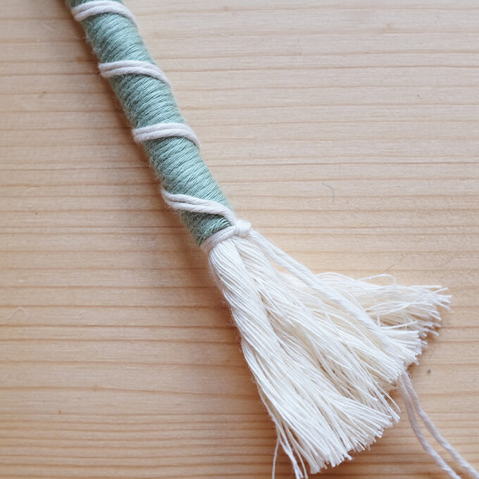 How to Make Yarn-Wrapped Candy Canes | Hobbycraft