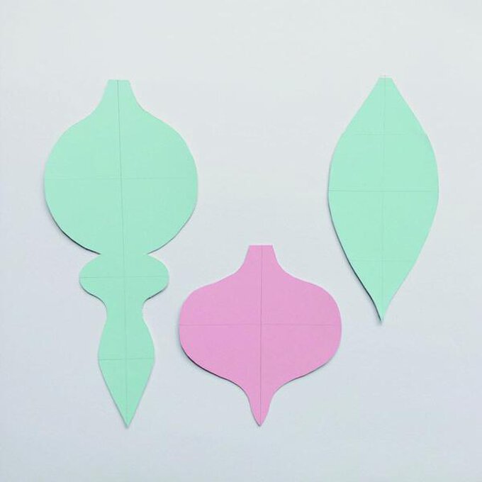 How to Make Vintage Paper Baubles | Hobbycraft