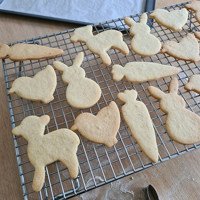 How to Make Easter Biscuits | Hobbycraft