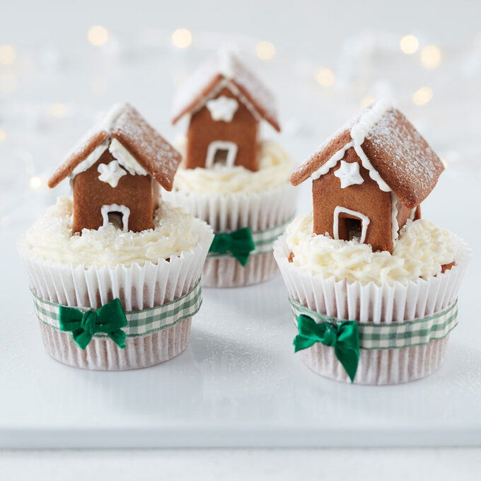 How to Make Mini Gingerbread House Cupcakes | Hobbycraft