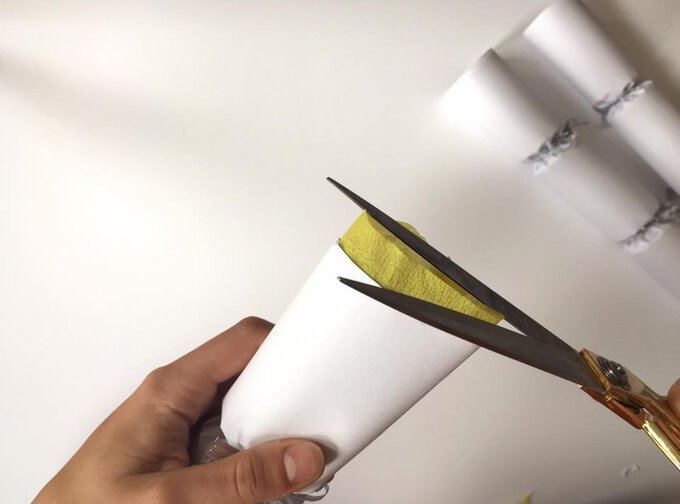 How to Make Bright Christmas Crackers | Hobbycraft