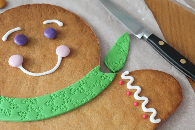 How to Make a Giant Gingerbread Man | Hobbycraft