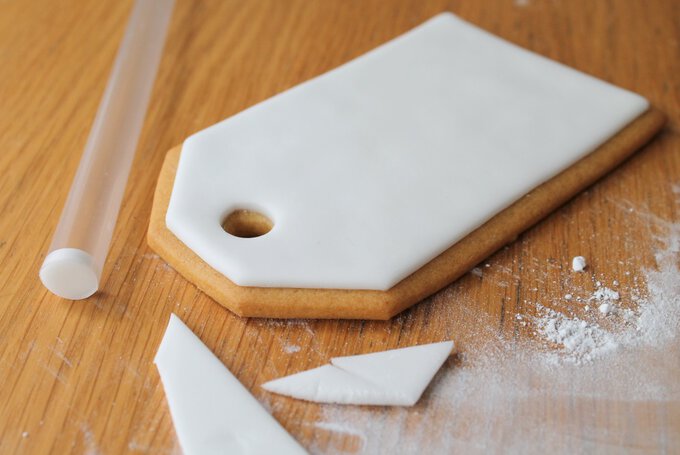 How to Make Gift Tag Biscuits | Hobbycraft