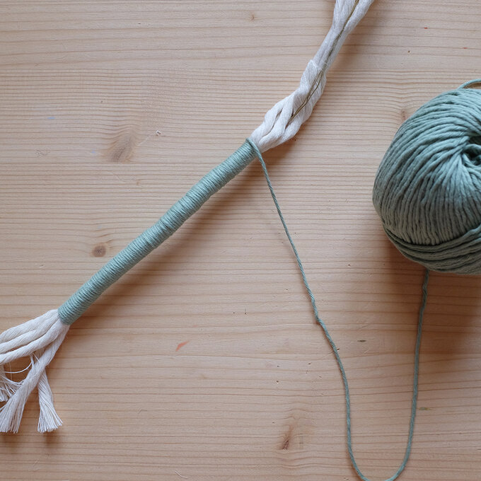 How to Make Yarn-Wrapped Candy Canes | Hobbycraft