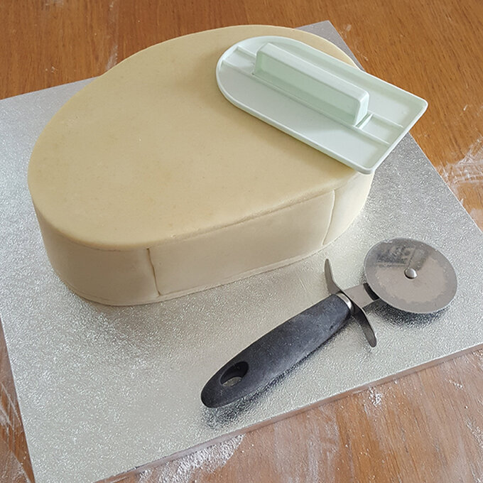 How to Make a Caravan Christmas Cake | Hobbycraft