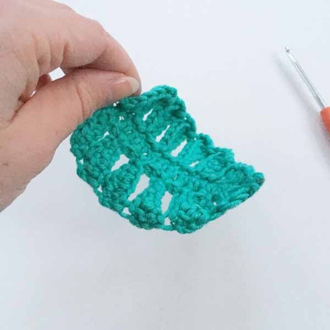How to Make a Pom Pom Leaf Festival Headdress | Hobbycraft