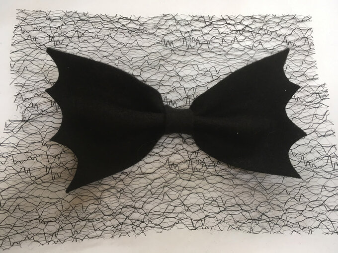 How to Make a Halloween Eye Mask | Hobbycraft