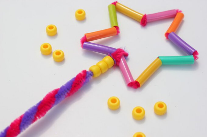 How to Make Pipe Cleaner Wands | Hobbycraft