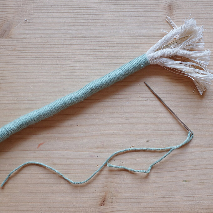 How to Make Yarn-Wrapped Candy Canes | Hobbycraft