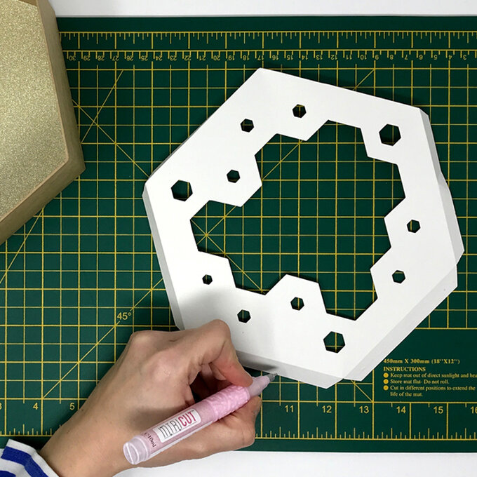 How to Make a Bee Papercut Shadow Box | Hobbycraft