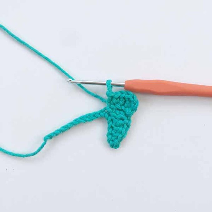 How to Make a Pom Pom Leaf Festival Headdress | Hobbycraft