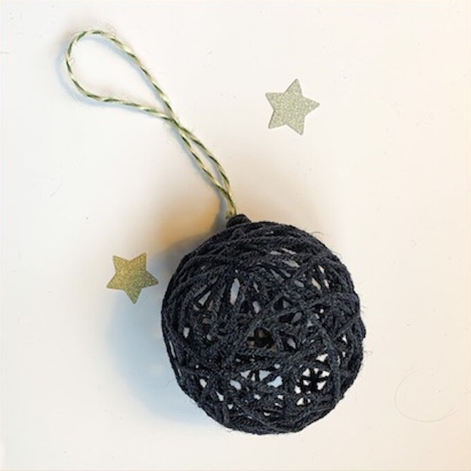How to Make Yarn Wrapped Baubles | Hobbycraft