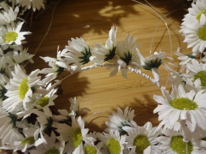How to Make a Daisy Wreath | Hobbycraft