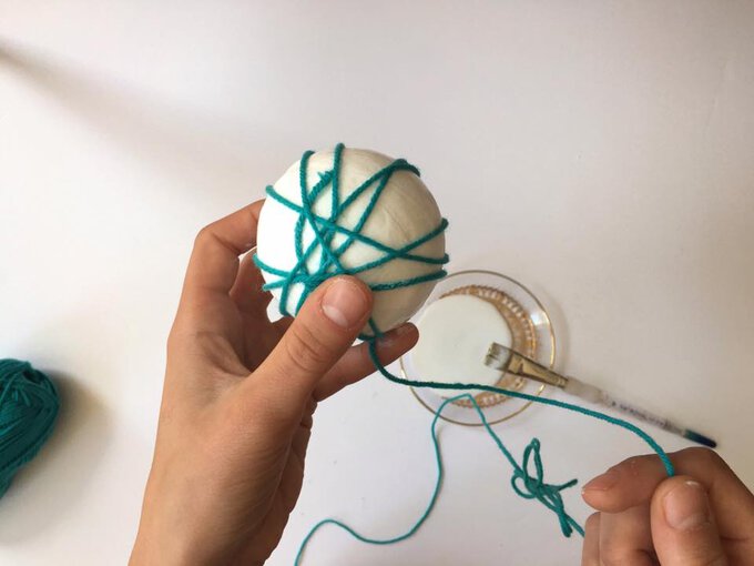 How to Make Yarn Ball Baubles | Hobbycraft