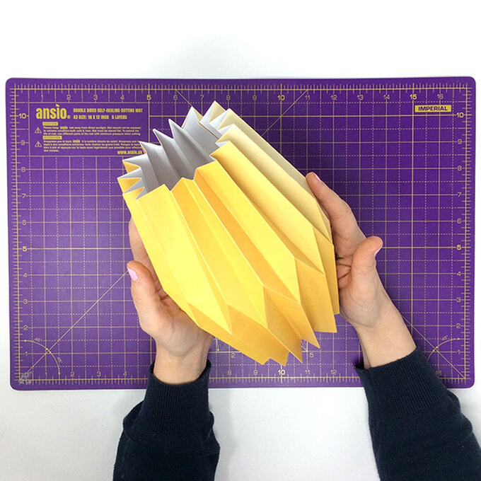 How to Make Origami Vase Sleeves | Hobbycraft