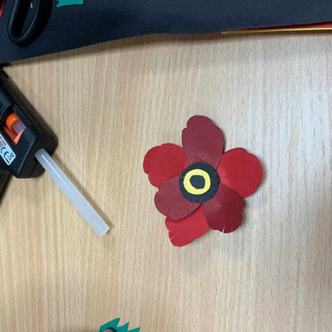 How to Make a Paper Poppy | Hobbycraft