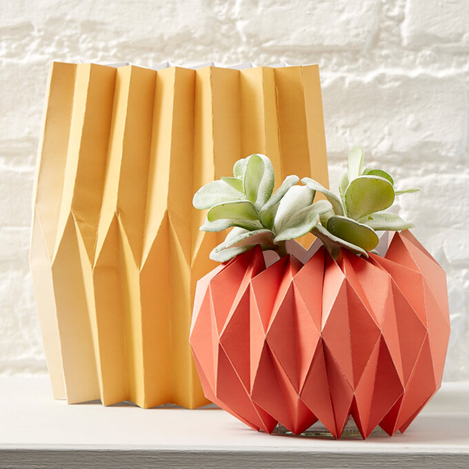 How to Make Origami Vase Sleeves | Hobbycraft