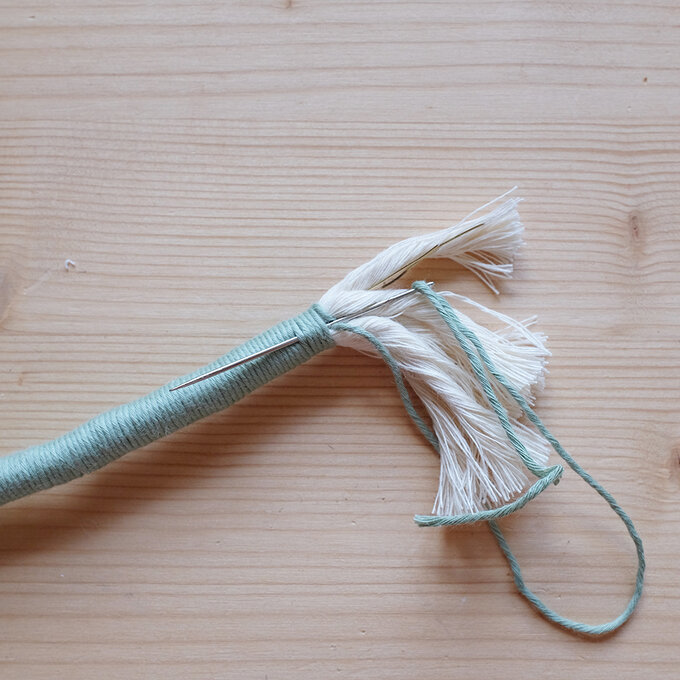 How to Make Yarn-Wrapped Candy Canes | Hobbycraft