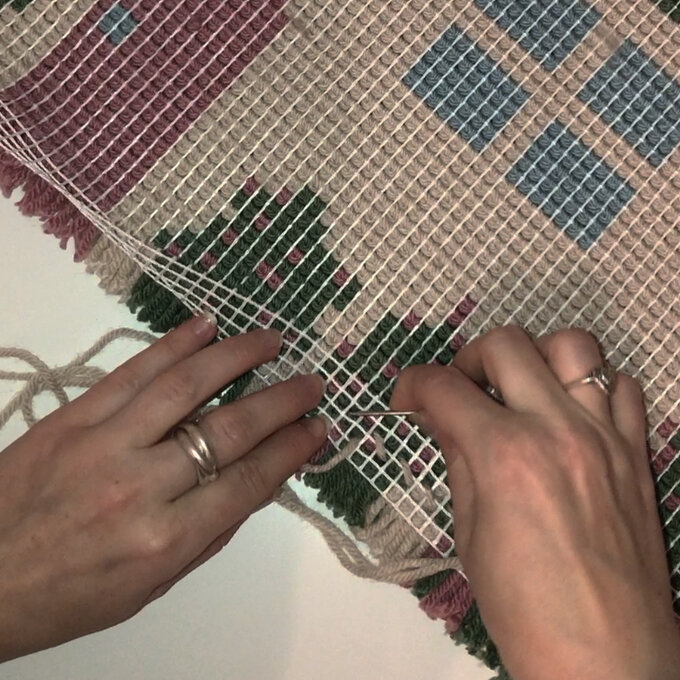 How to Make a Spring Cottage Latch Hook Rug