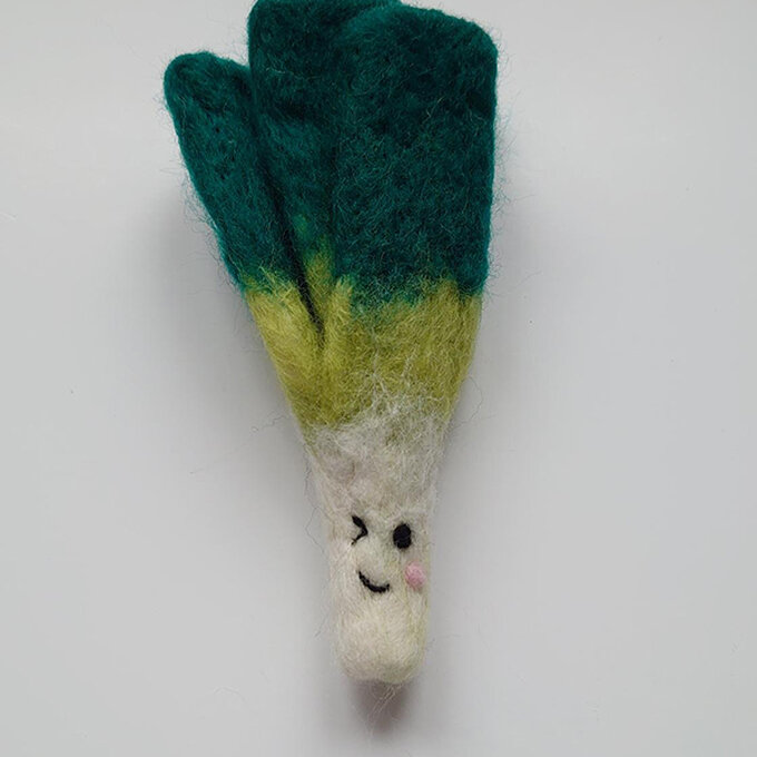 How to Make Needle Felted Leeks | Hobbycraft