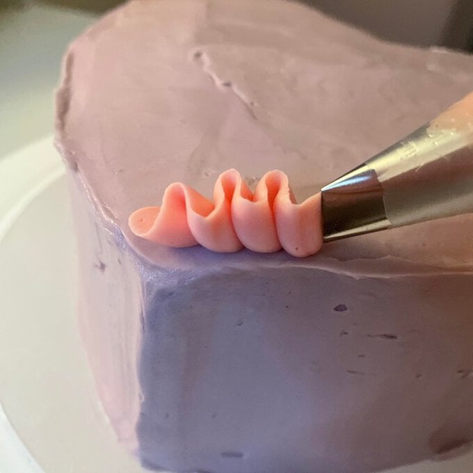 How to Make a Retro Heart Buttercream Cake | Hobbycraft