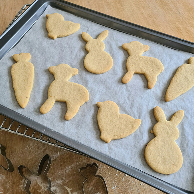 How to Make Easter Biscuits | Hobbycraft