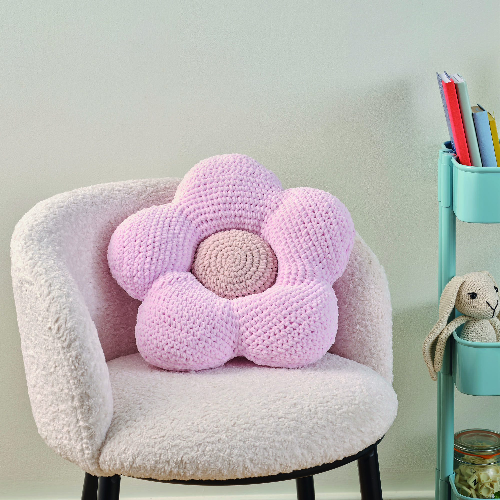 How to Crochet a Plush Flower Cushion