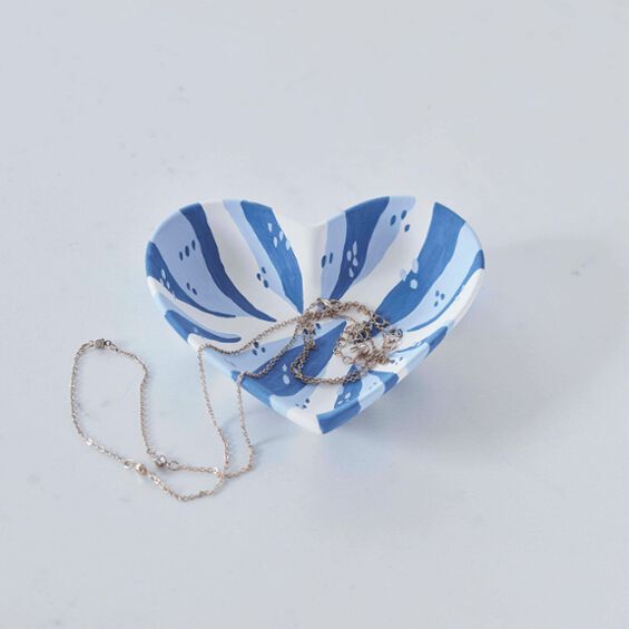How to Decorate a Ceramic Heart Dish | Hobbycraft