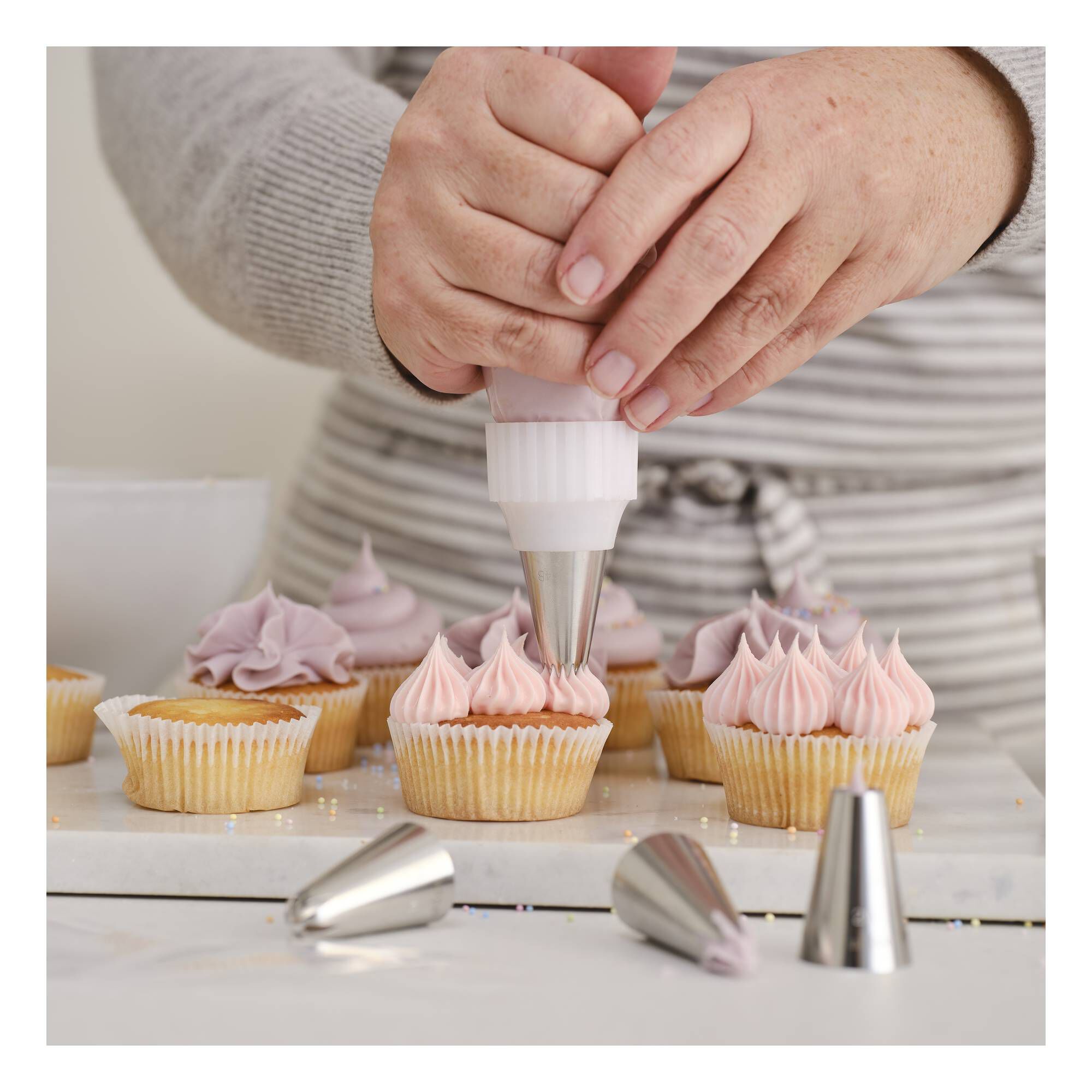 Whisk Standard Coupler | Hobbycraft