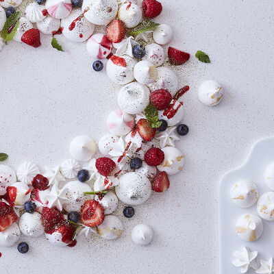 How to Make a Meringue Wreath | Hobbycraft