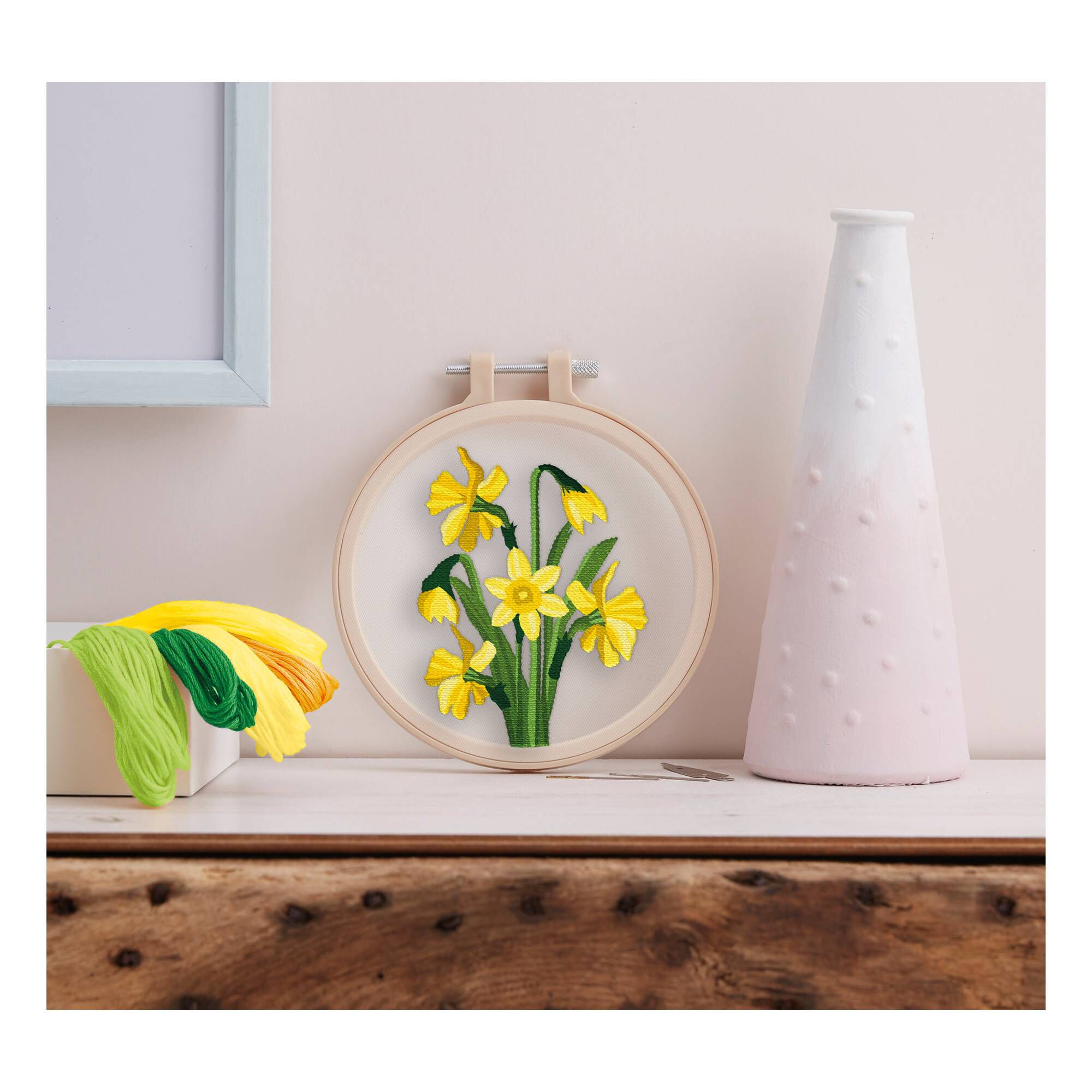 Daffodil Transparent Embroidery Kit | Hobbycraft