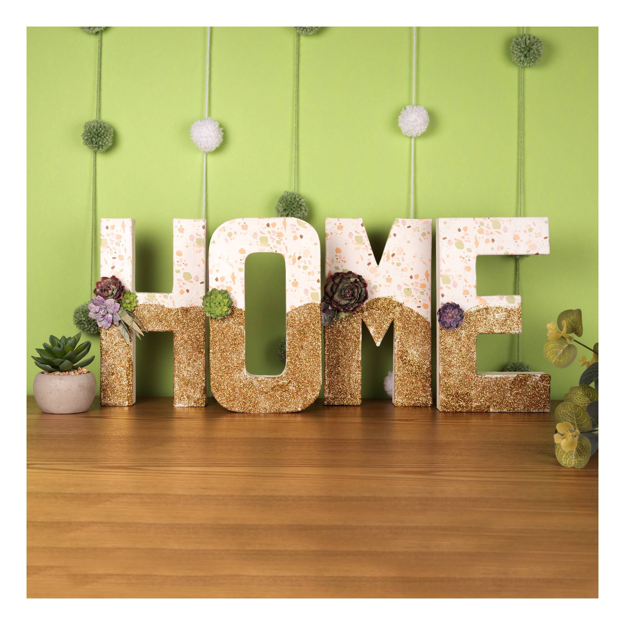 Mache Letter V 20cm | Hobbycraft