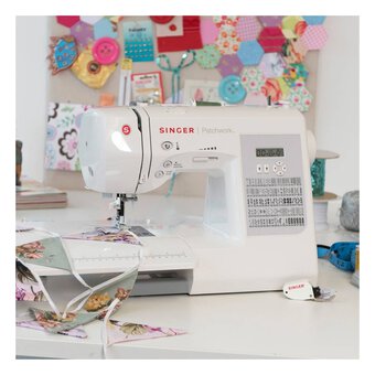 Singer Patchwork Quilting and Sewing Machine 7285Q | Hobbycraft