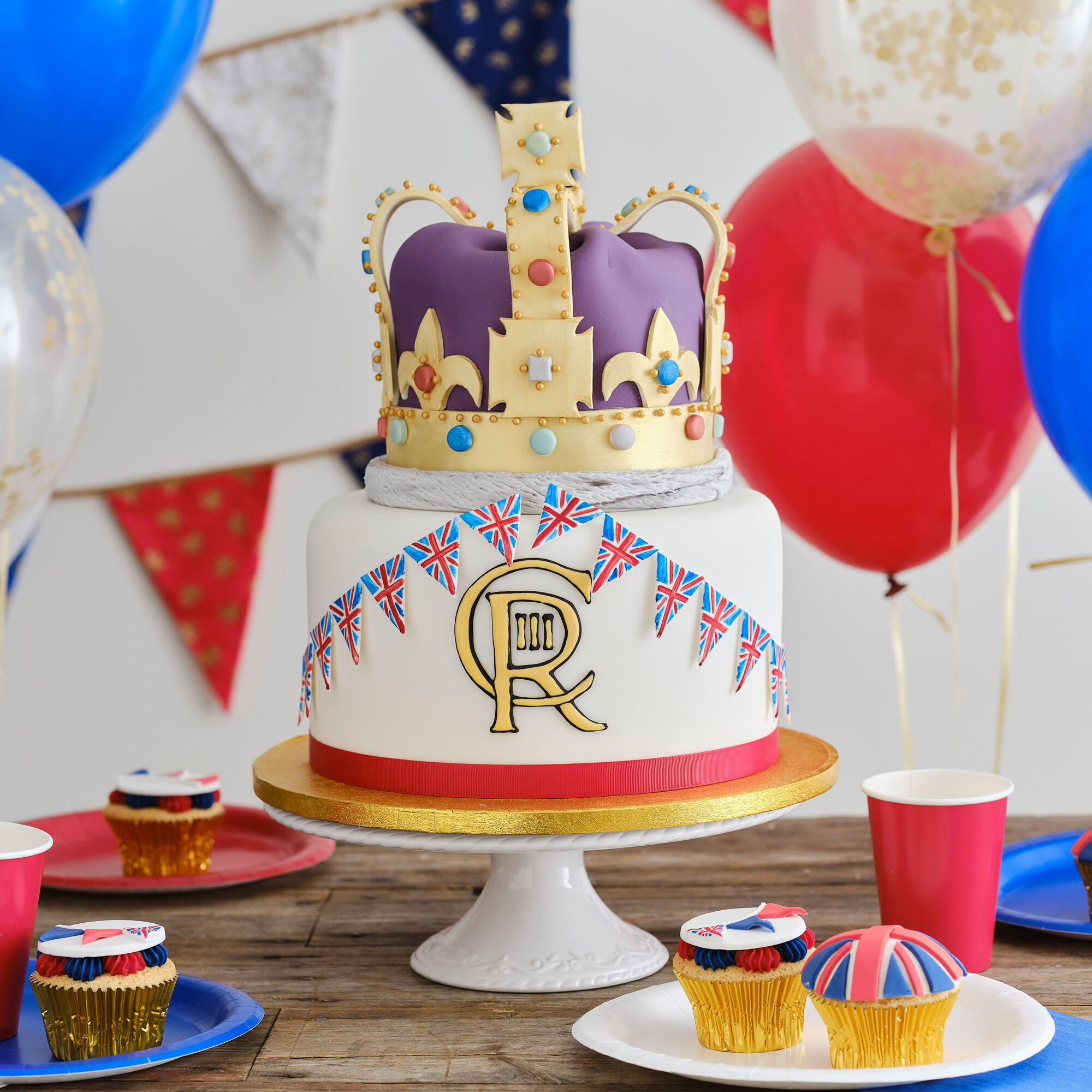 How to Make a Coronation Cake | Hobbycraft