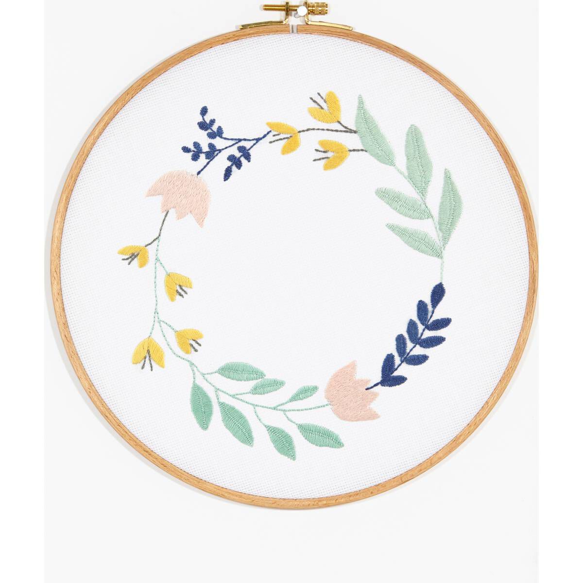 FREE PATTERN DMC Floral Wreath Embroidery 0054 | Hobbycraft