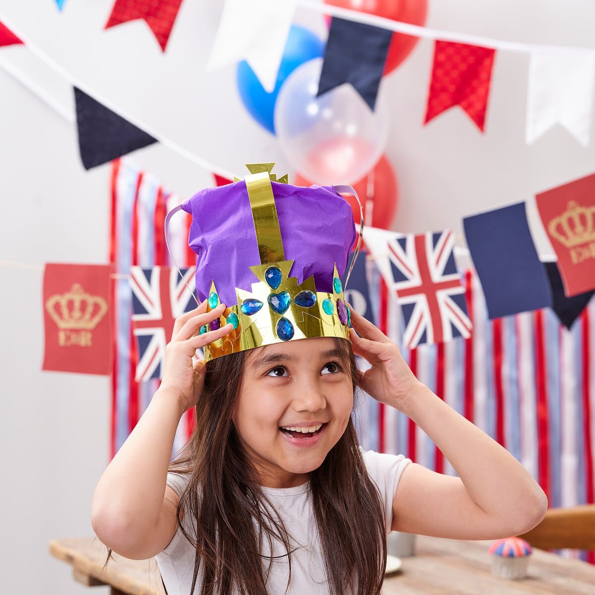 How to Make a Showstopper Crown | Hobbycraft