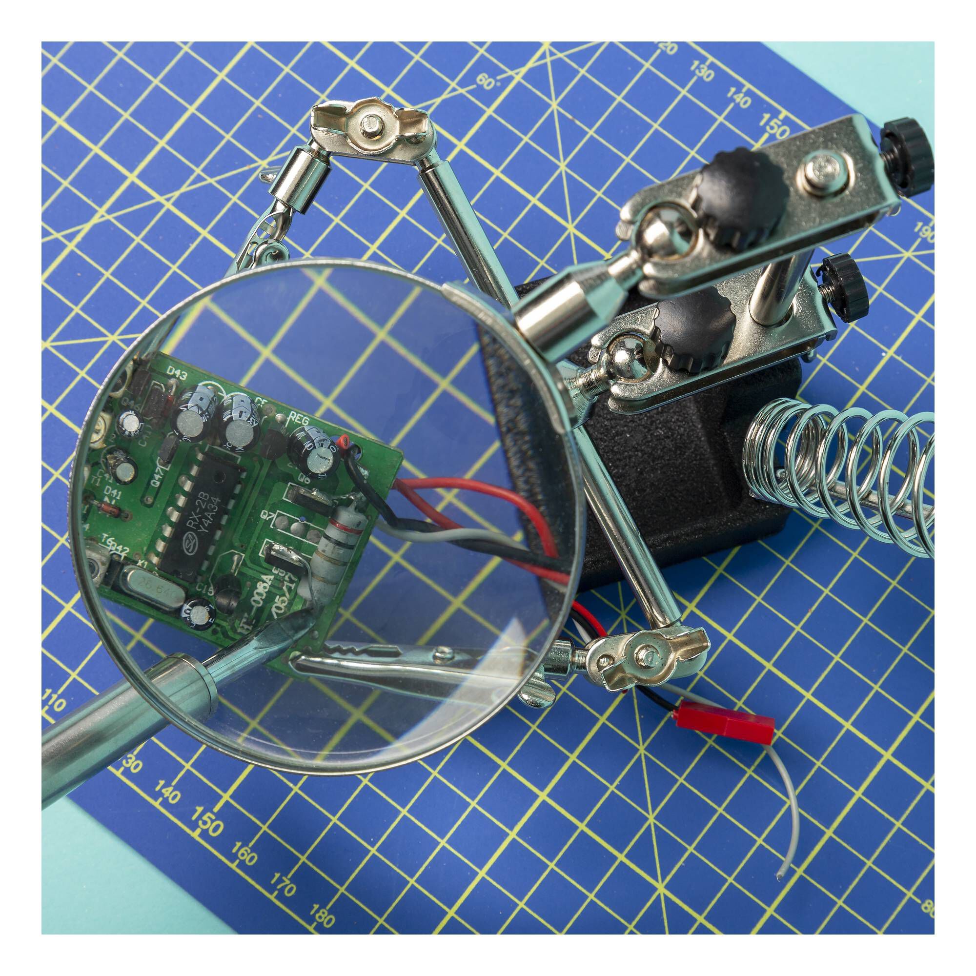 Modelcraft Heavy Duty Helping Hands Magnifier | Hobbycraft