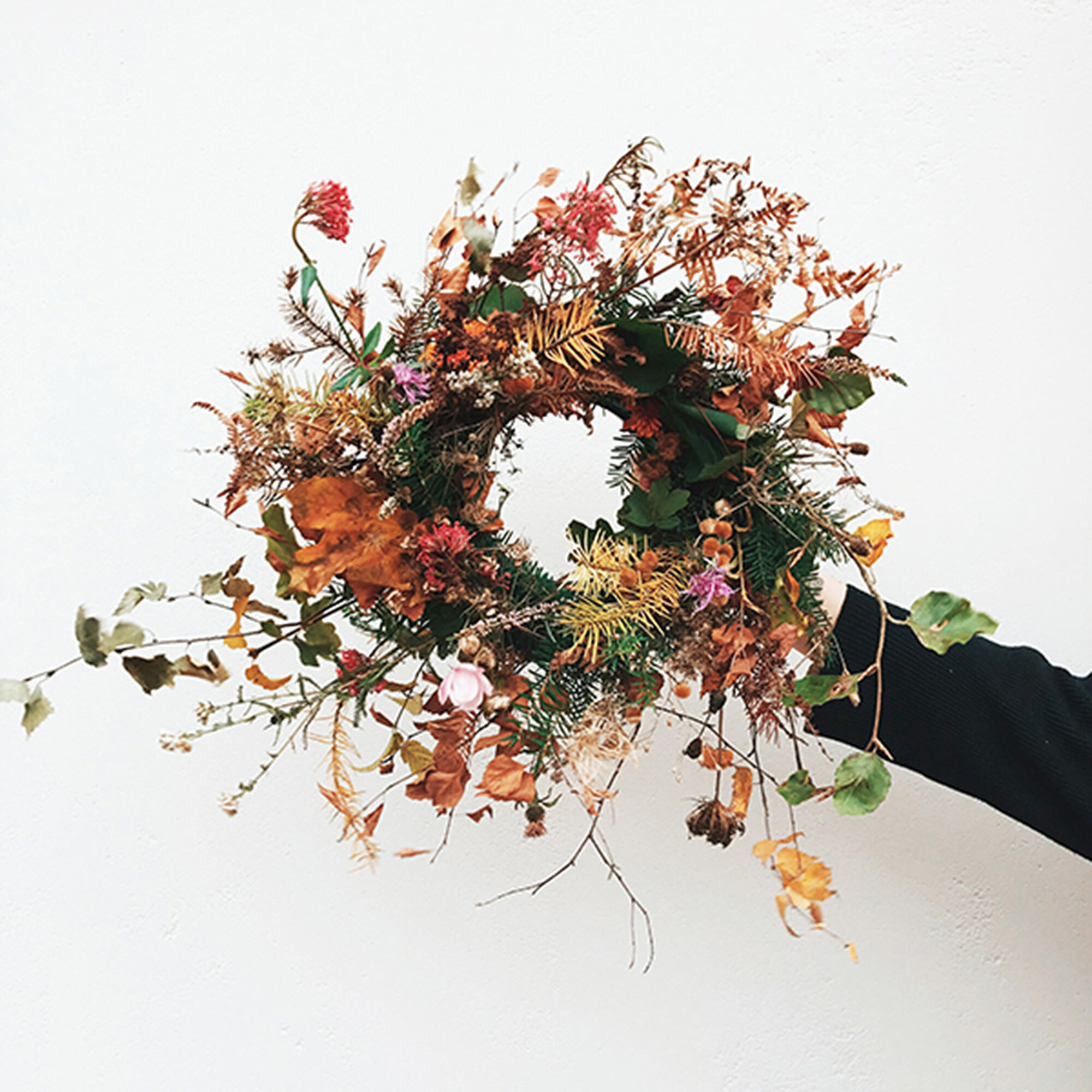 How to Create a Fresh Foraged Autumnal Wreath | Hobbycraft