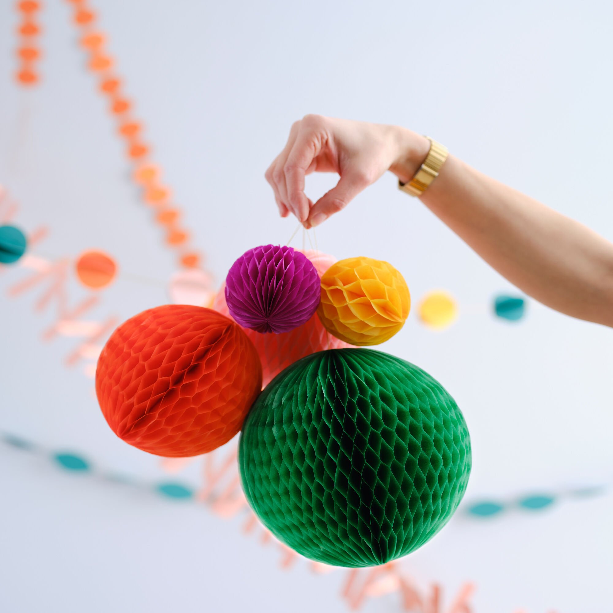 How to Make Tissue Paper Honeycombs | Hobbycraft