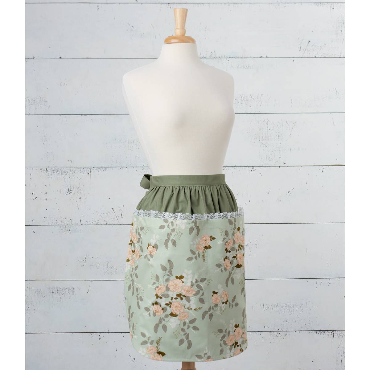 Simplicity Family Apron Sewing Pattern S9301 | Hobbycraft