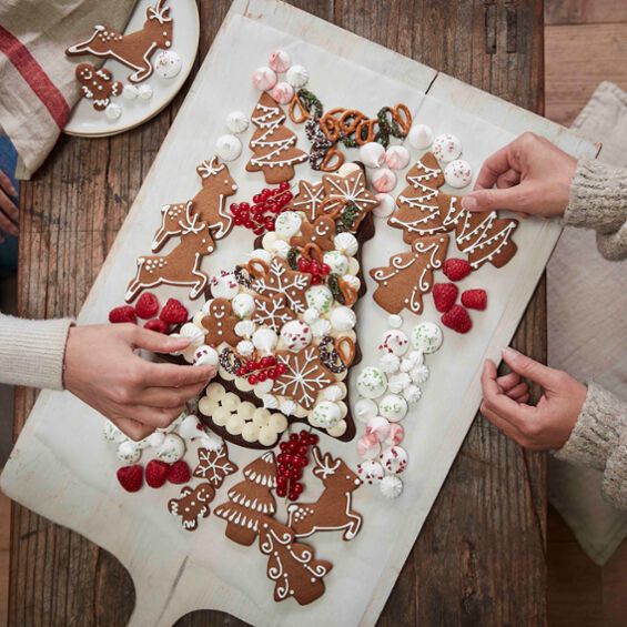 How to Make a Christmas Grazing Board | Hobbycraft