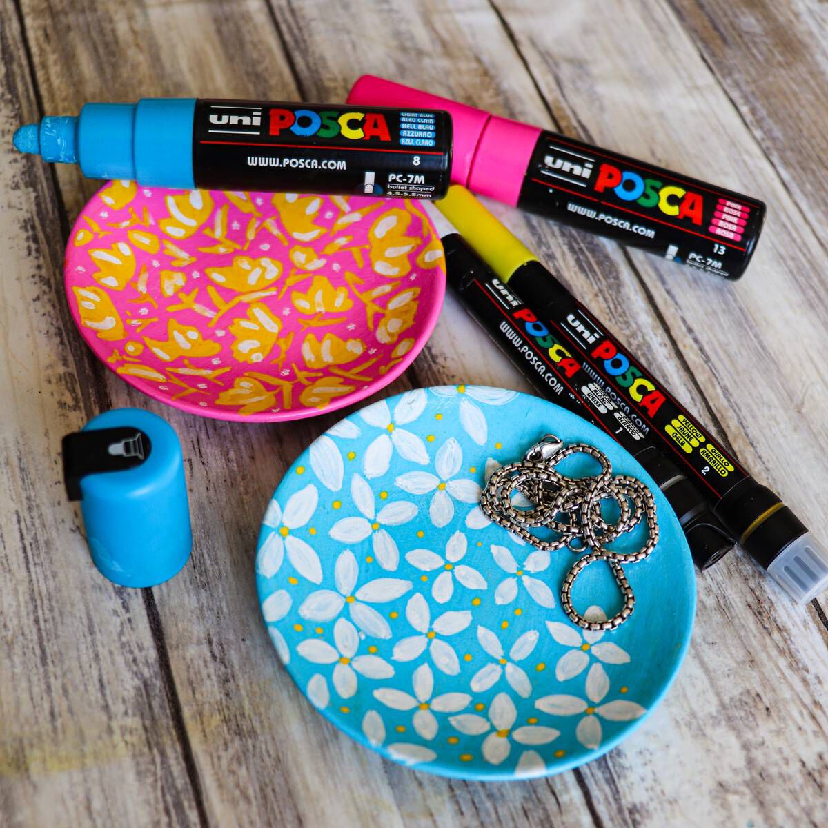 Uni-ball Posca PC-3M Marker Pens 16 Pack | Hobbycraft