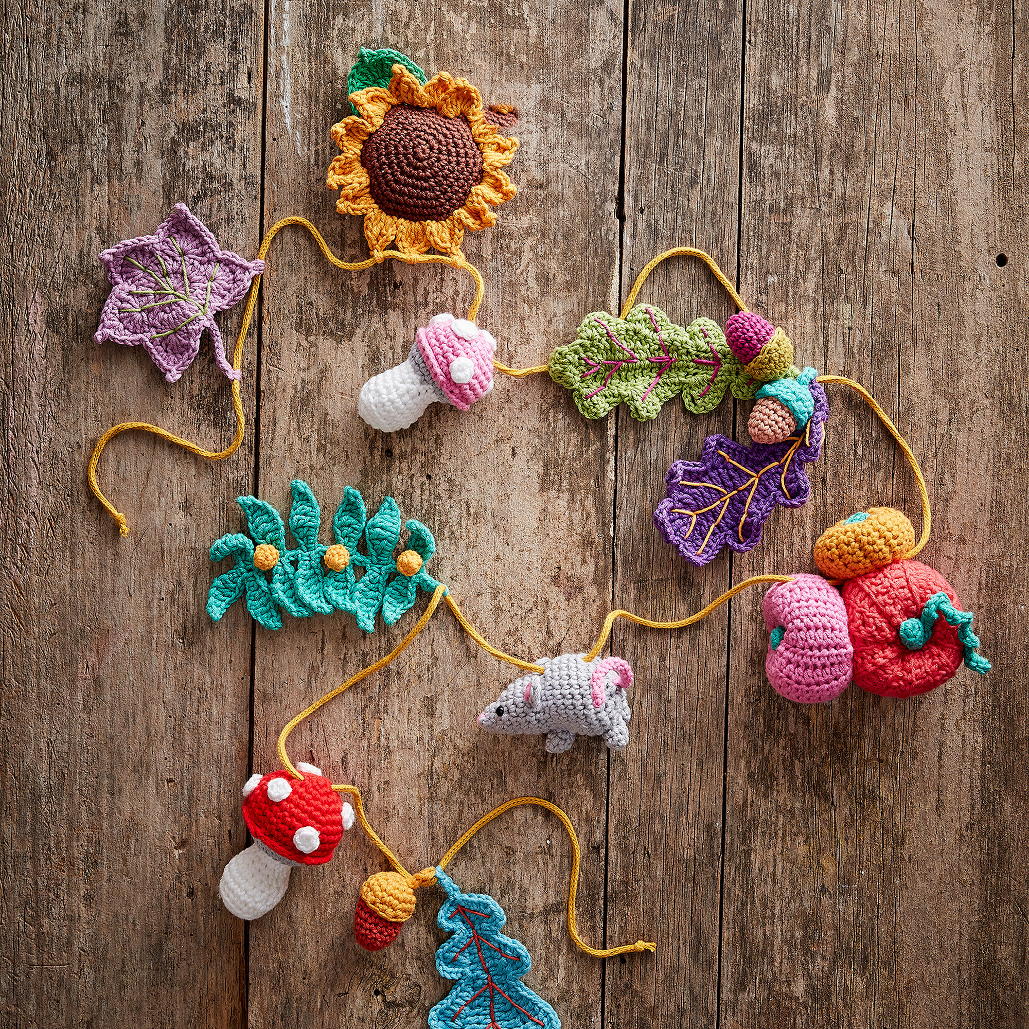 How to Crochet an Autumn Garland - Free Pattern | Hobbycraft