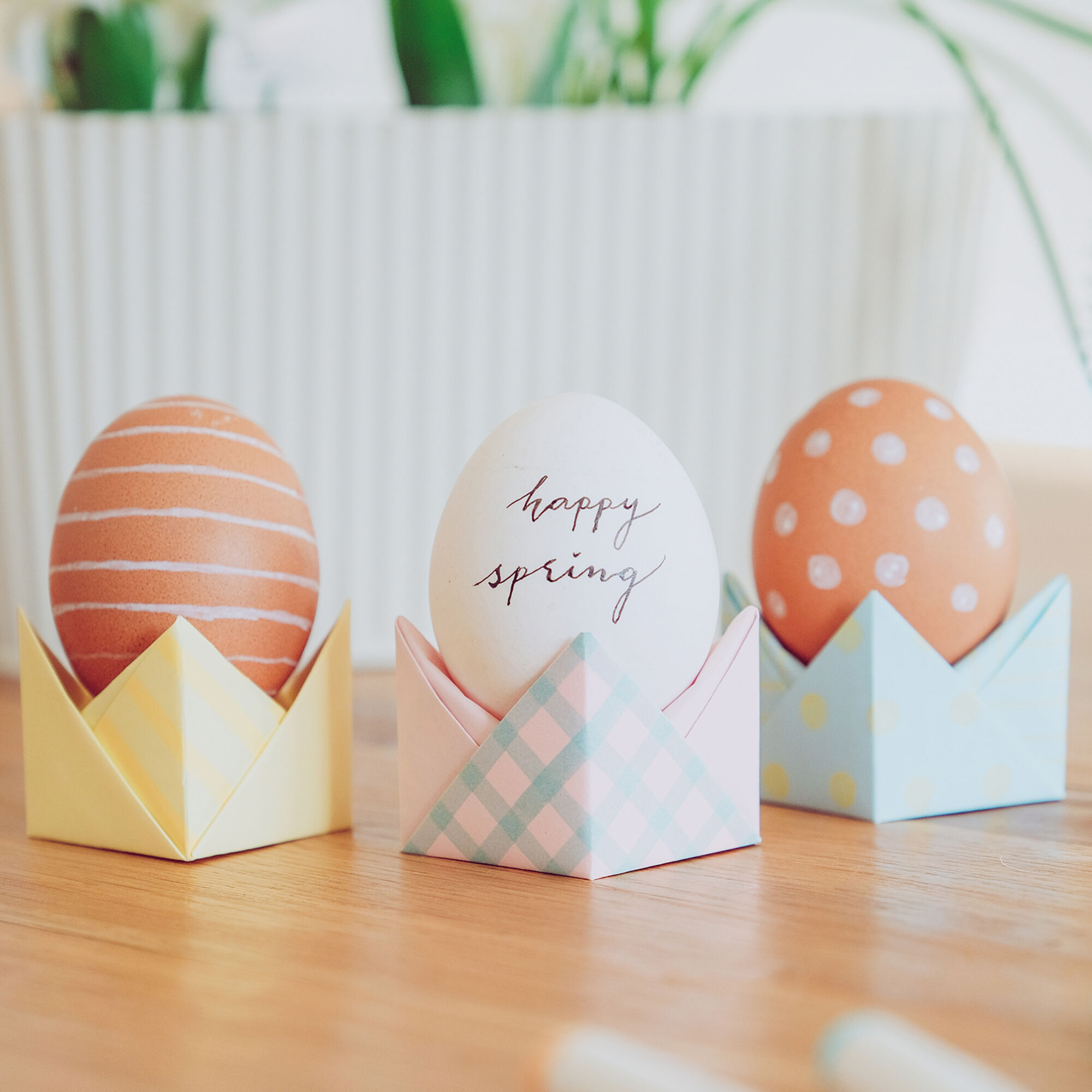 How to Fold an Origami Egg Cup | Hobbycraft
