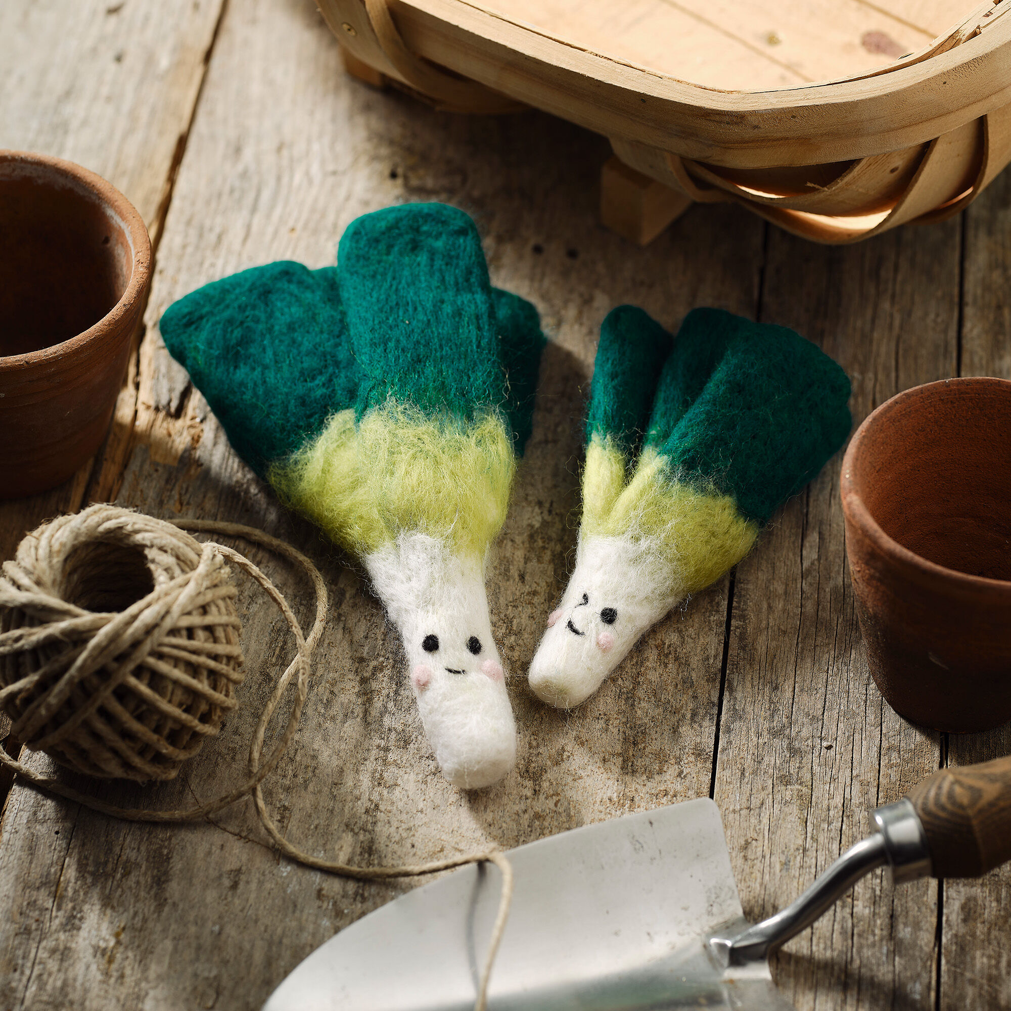 How to Make Needle Felted Leeks | Hobbycraft