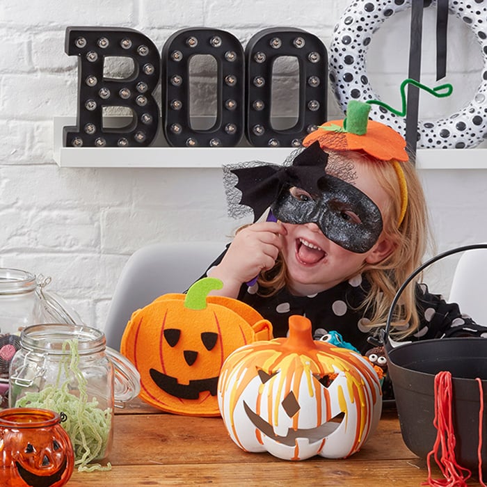 How to Make a Halloween Eye Mask | Hobbycraft