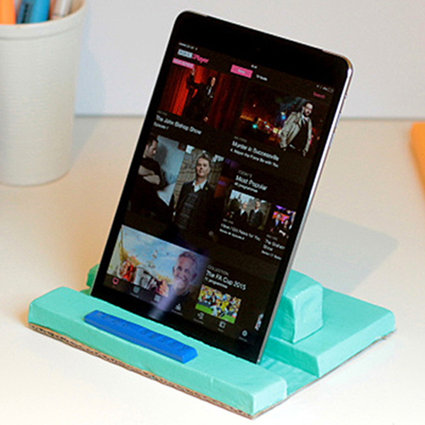 How to Make a Personalised Tablet Stand | Hobbycraft
