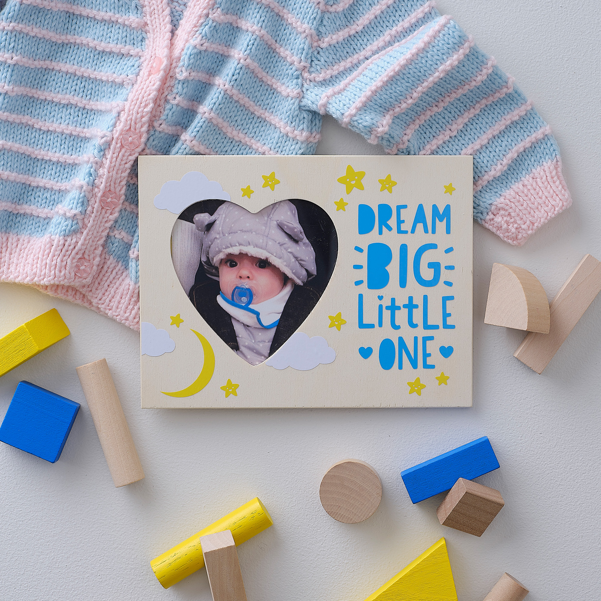 Cricut: How to Decorate a Photo Frame | Hobbycraft